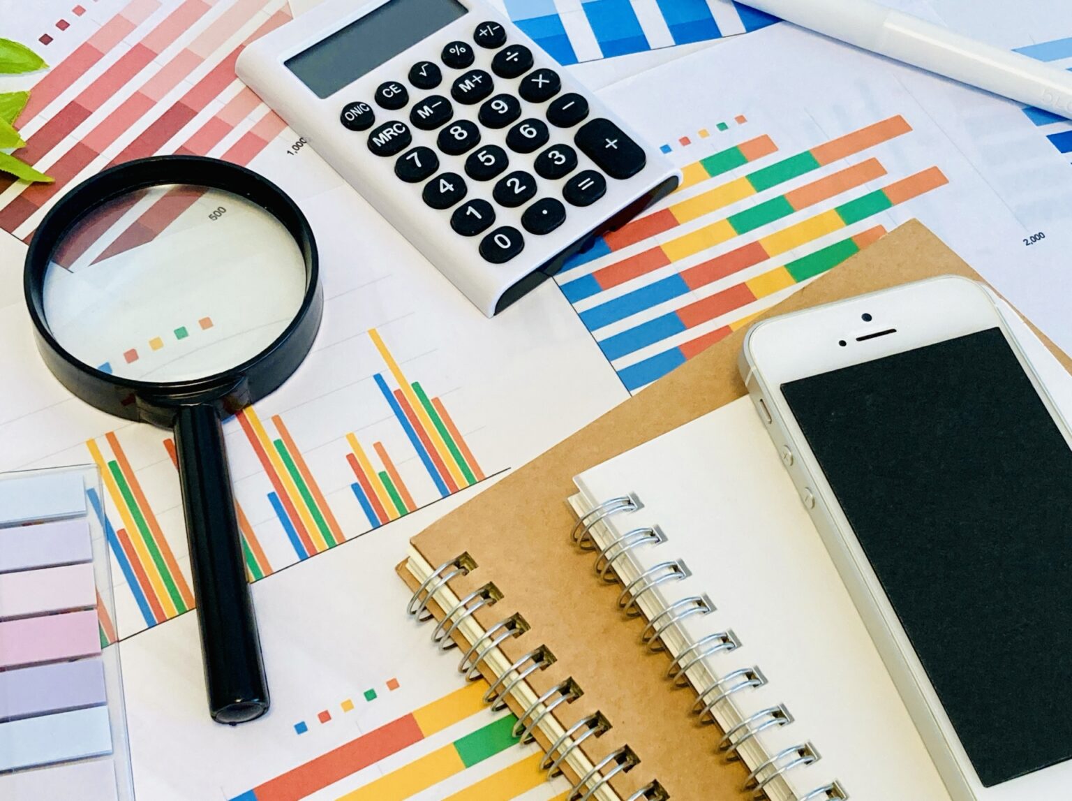 SWOT分析とは？経営戦略に落とし込む基礎から活用事例、成功のポイントまで徹底解説！ | 株式会社koujitsu | 事業戦略・マーケティング戦略で企業の伴走支援