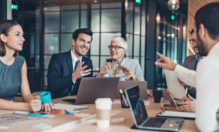 経営戦略とは？立て方の6つのポイントや注意点を徹底解説 | 株式会社koujitsu | 事業戦略・マーケティング戦略で企業の伴走支援