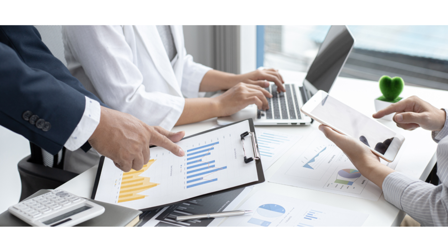 ビジネス戦略とは？効果的なフレームワークや手順について解説 | 株式会社koujitsu | 事業戦略・マーケティング戦略で企業の伴走支援