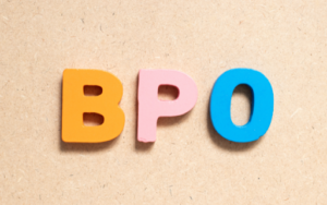 BPOとアウトソーシングの違いとは？ 目的・費用を徹底比較 | 株式会社koujitsu | 事業戦略・マーケティング戦略で企業の伴走支援